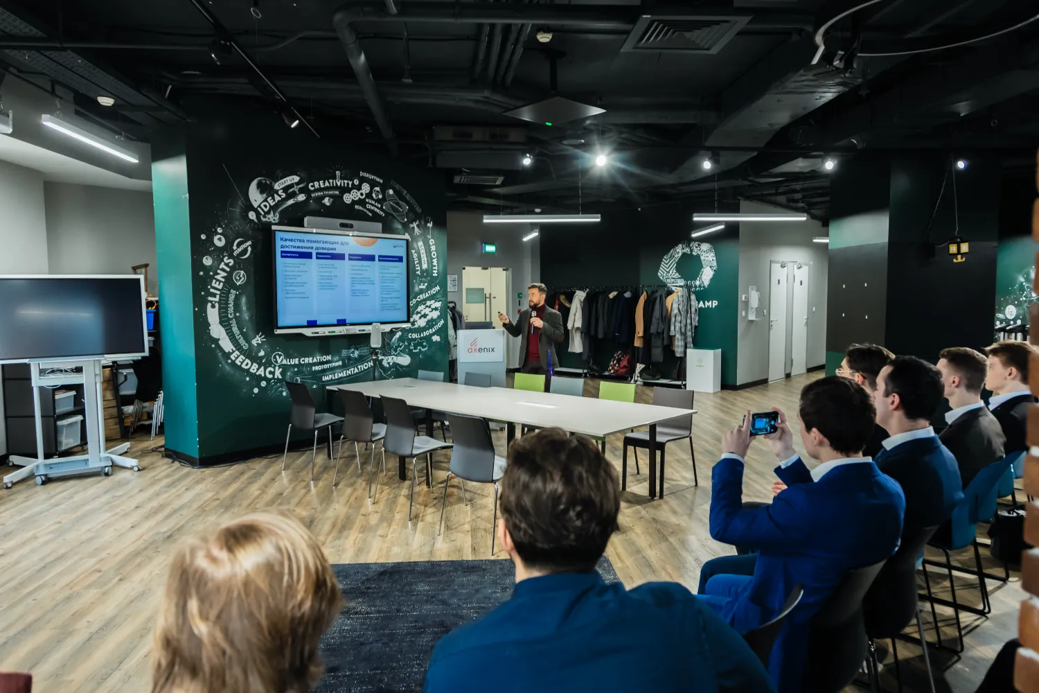 AXENIX приглашает на стажировку